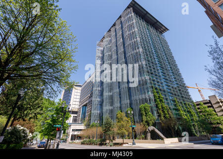 Portland, Oregon, USA - April 27, 2018 : The building of World Trade ...