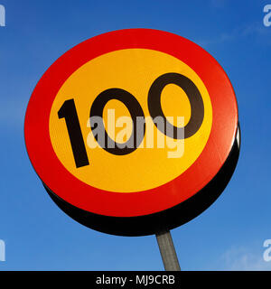 speedometer at 100 MPH Stock Photo - Alamy