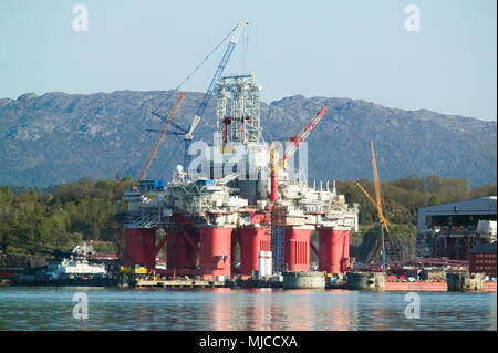 Oil rigs in dock Norway Stock Photo - Alamy