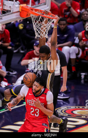 New Orleans Pelicans forward Kevon Looney (55) and Los Angeles Lakers ...