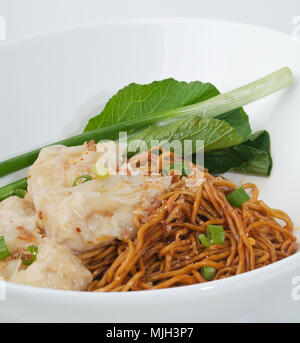 wanton noodle, dried wanton noodle with chicken feet and mushroom Stock ...