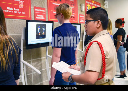 LAKES, Ill. (April 4, 2018) Chief Hospital Corpsman Jaime Kalaw ...