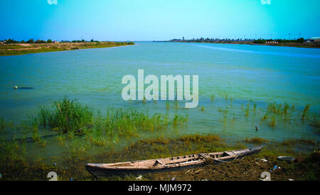 Iraq - Basra. The Shatt al Arab river Stock Photo - Alamy