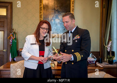 Cmdr. Benjamin Selph, commanding officer of the Los Angeles-class fast ...