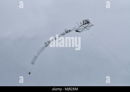 Kite bomb. Simple, homemade kites are flown over the Israeli border ...