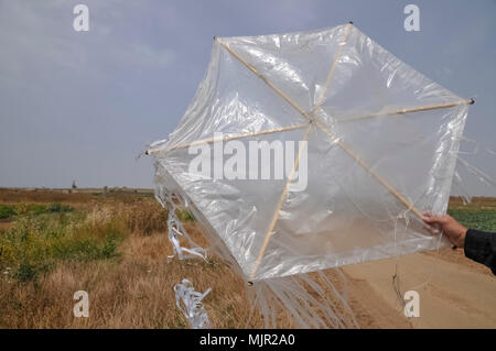 Kite bomb. Simple, homemade kites are flown over the Israeli border ...