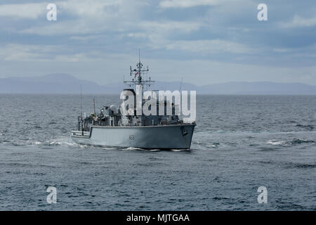 The Royal Navy Hunt class mine counter measures vessel HMS HURWORTH ...