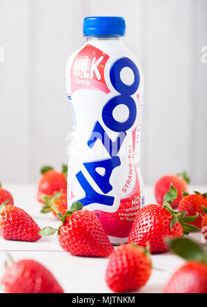 Yazoo Strawberry Milk Shake Stock Photo: 40076471 - Alamy