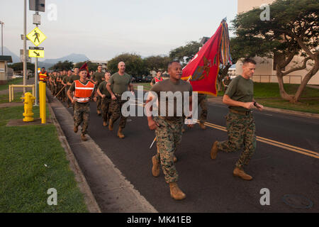 Maj. Gen. Craig Timberlake (left), the commanding general of 3rd Marine ...