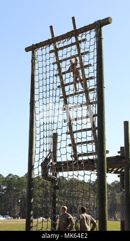 Marne Soldiers compete in the Thornsbury Obstacle Course at Fort ...