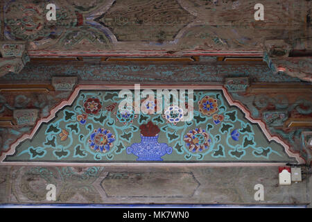 Dancheong, traditional Korean decorative pattern on Gyeongbokgung ...