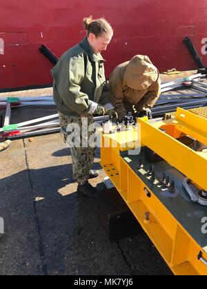 COMODORO RIVADAVIA, Argentina (Nov. 23, 2017) Undersea Rescue Command ...
