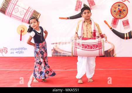 Famous Assamese singer Simanta Shekhar performing during ‘Reporters ...