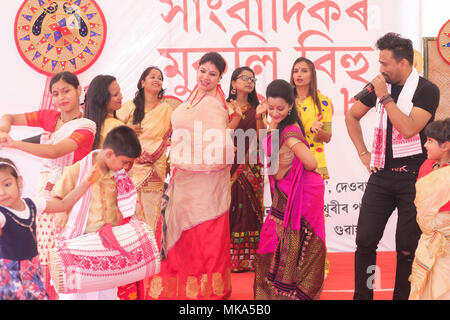Famous Assamese singer Simanta Shekhar performing during ‘Reporters ...