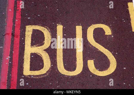 "Buses Only" and Arrow Traffic Sign. USA Stock Photo - Alamy