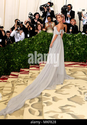 Hailey Baldwin arriving at the Costume Institute Benefit at The ...