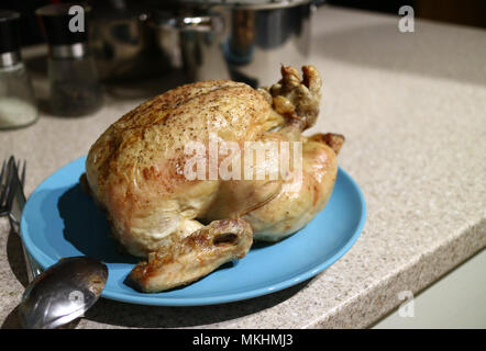 Side view of a freshly roasted chicken being carved Stock Photo - Alamy