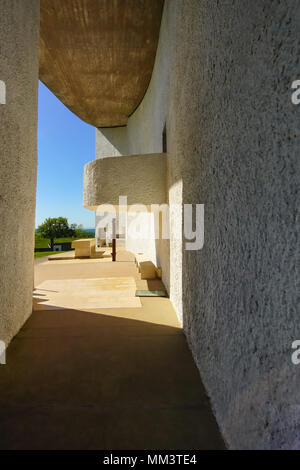 View of the iconic Chapel in Ronchamp designed by Swiss-French ...