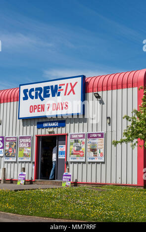 Screwfix, warehouse, shop, open 7 days a week, Fakenham, Industrial ...