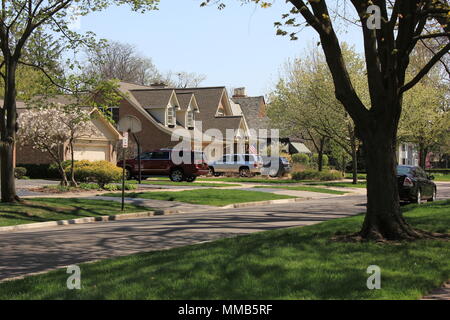 Upper middle class older suburb of Illinois Stock Photo - Alamy
