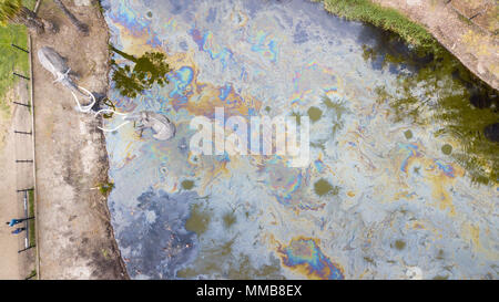Mamoths trapped in tar display, La Brea tar pits, Los Angeles ...