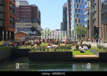 The floating park of Merchant Square in Paddington Basin, west London ...
