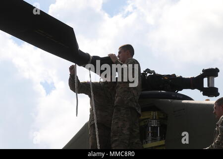 The maintenance crews from the 2-501st General Support Aviation ...
