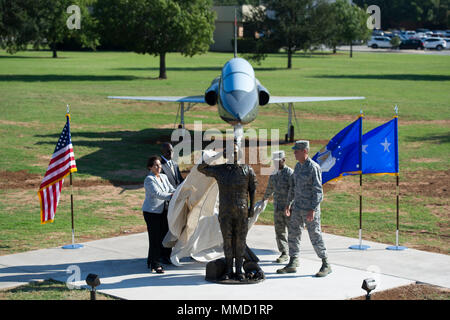 Patricia Knighten, daughter of Lt. Gen. Marquez speaks at the ...