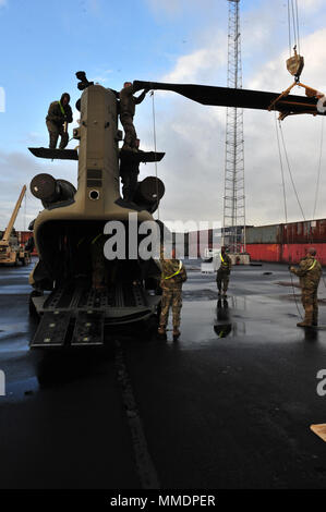 Chinook mechanics from 1st Air Cavalry Brigade, out of Fort Hood, Texas ...