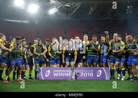Cardiff Blues lift the trophy after winning the European Challenge Cup ...