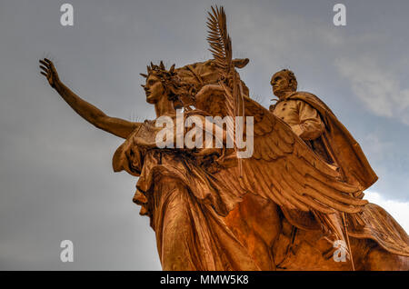 Golden statue of General William Tecumseh Sherman in Grand Army Plaza ...