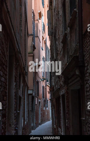 Narrow Alley, Venice, Italy Stock Photo - Alamy