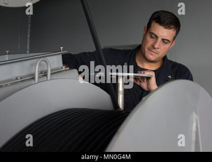 Nixie, Sailors, SONAR, U.S. Navy, USS Barry (DDG 52 Stock Photo - Alamy