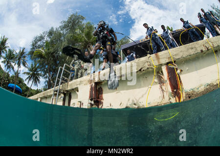 Sri Lanka Navy (SLN) Divers dive with Mobile Diving Salvage Unit One ...