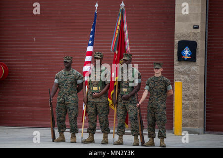 The 1st Reconnaissance Battalion color guard lower the Marine Corps ...