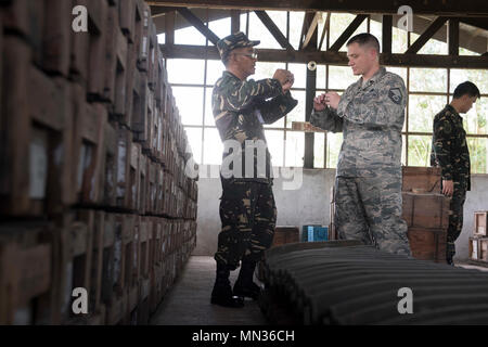 Philippine Air Force Master Sergeant Rank Insignia Stock Photo - Alamy