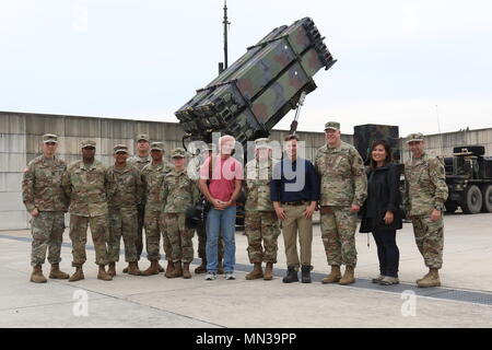 Richard Engel, NBC New's chief foreign correspondent, interviews Lt ...