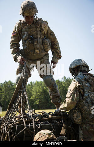 U.S. Soldiers, assigned to 264th Combat Sustainment Support Battalion ...