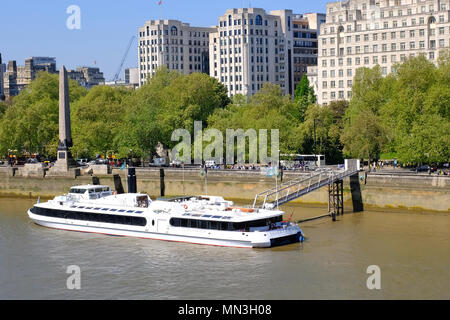 River Thames tour boat Waterloo Bridge and City of London skyline Stock ...