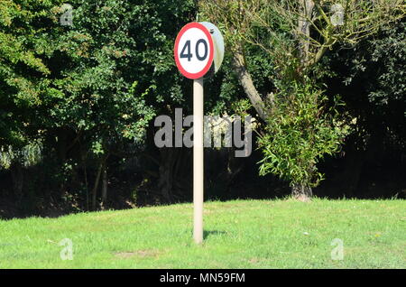 40 speed limit sign country road lane Stock Photo - Alamy