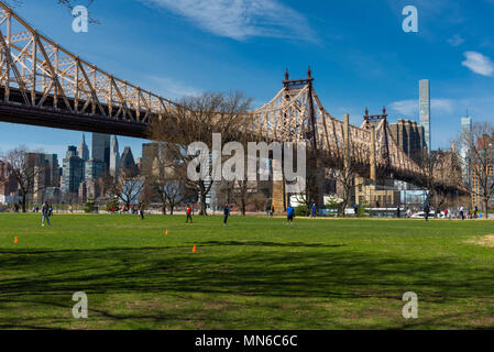People playing baseball in Queensbridge Park ,a city park below the ...