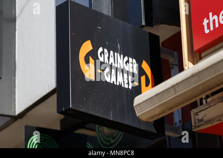 Store and logo for video games and gaming culture Micromania / Zing Pop ...