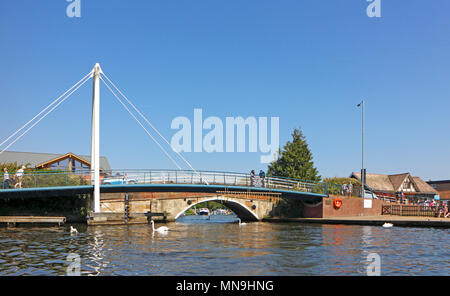A view of the Wroxham Bridge crossing of the River Bure on the Norfolk ...