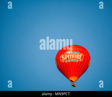 'Spitfire Kentish Ale' Hot air balloon in flight Stock Photo - Alamy