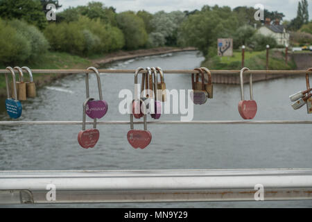 Worcester Diglis Bridge love locks Stock Photo - Alamy