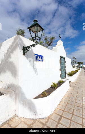 White building in Tinajo, Lanzarote, Canary Islands Stock Photo - Alamy