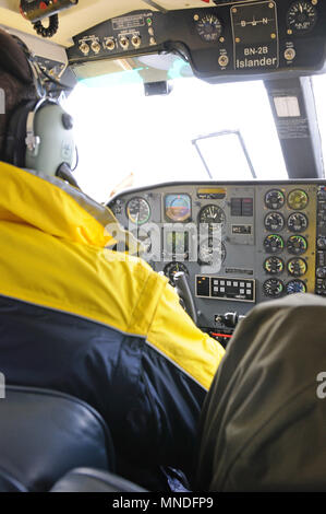aircraft cockpit a Britten-Norman BN-2 Islander Stock Photo - Alamy