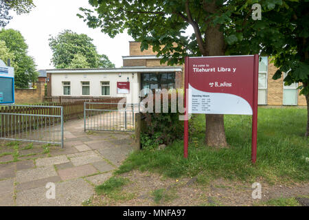 Tilehurst Library on School Road, Reading Stock Photo - Alamy