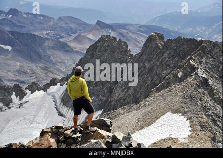 Backpackers climbing Mt Ritter on trek of Sierra High Route in Minarets ...