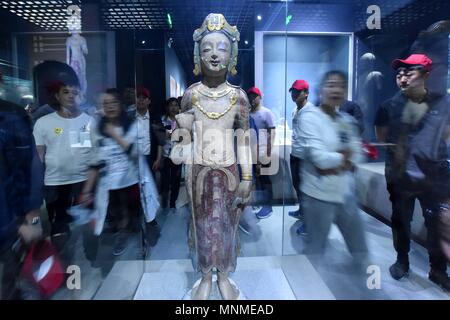 People visit the Qingzhou Museum in Qingzhou City, east China's ...